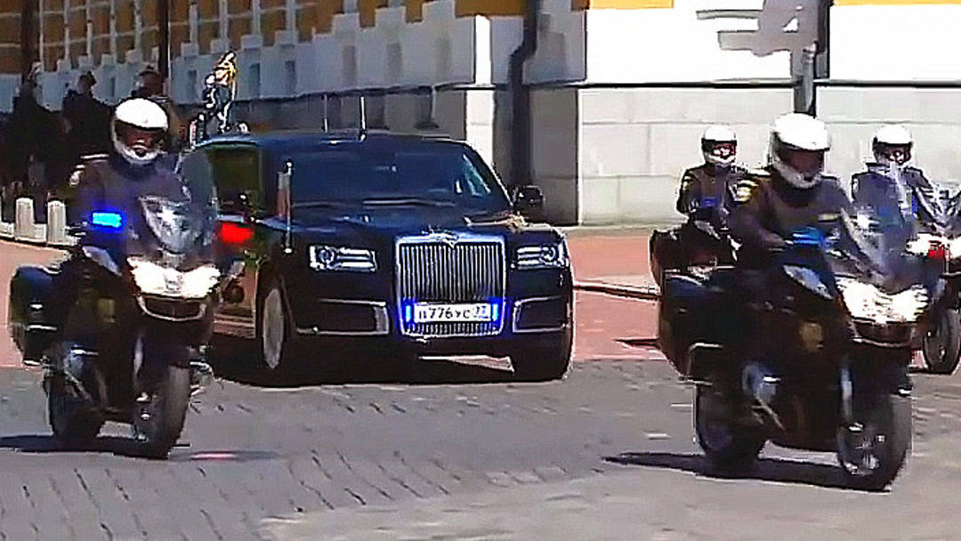 俄罗斯总统最新座驾曝光!普京就职仪式乘新座驾气场不输奔驰