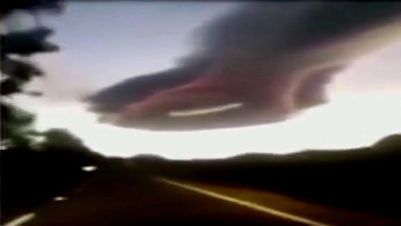 男子下班拍到这一幕,太壮观了,至今科学无法解释!