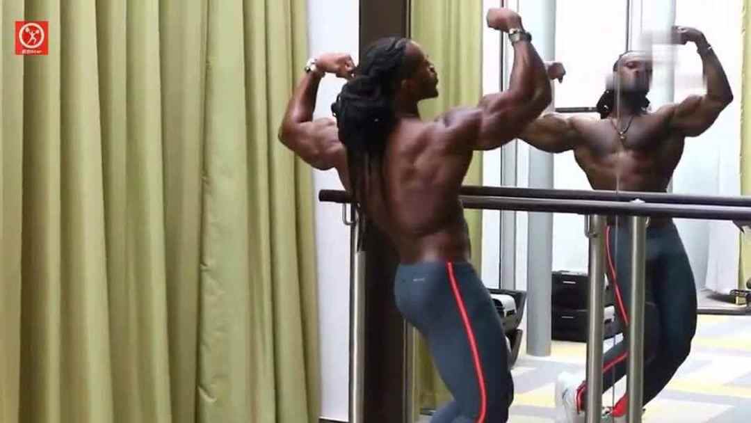 全球知名健身健身男模:肌肉大D哥