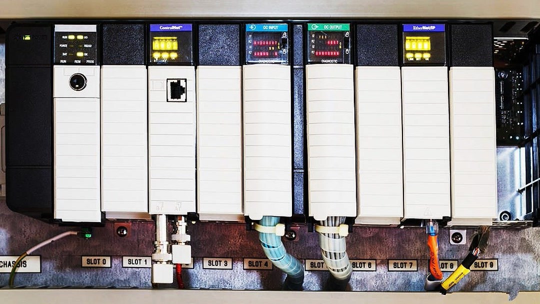 PLC编程:小车自动往返,分不清这4个开关点,很多电工都写错程序