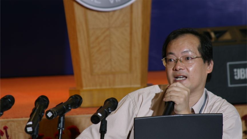 国人粉丝文化的误区:喜欢一个人,就会连他错误的观点也要去拥护