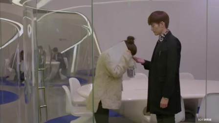 实习生一路坎坷闯入大老板会议室想挽回损失