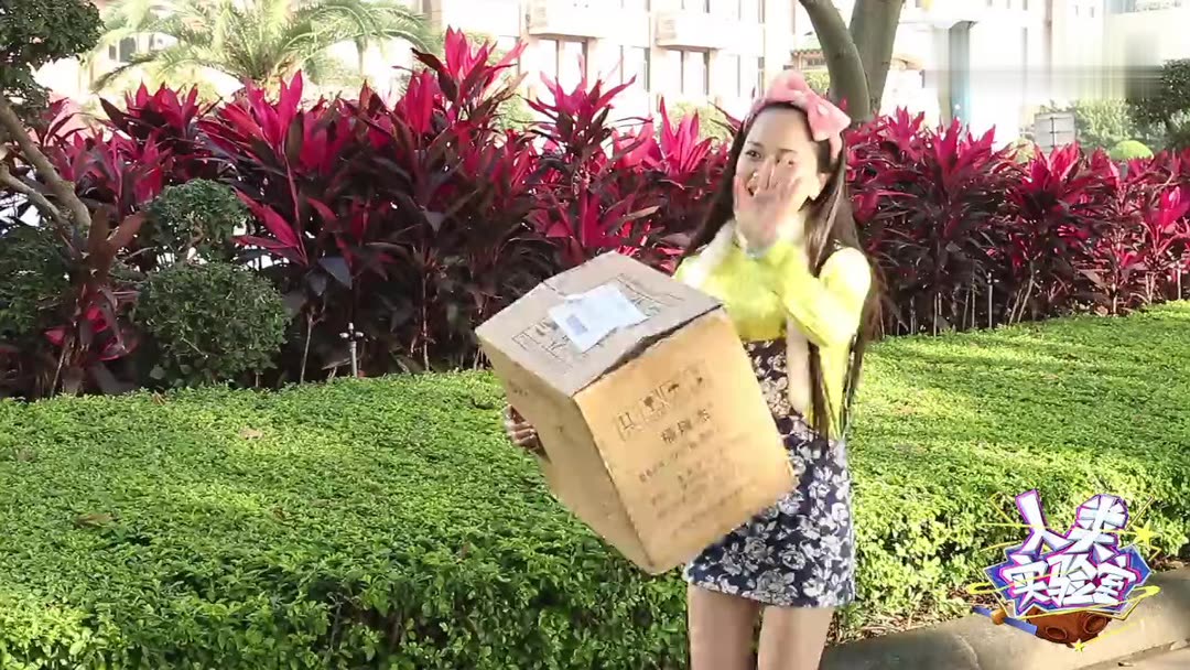 美女胸里放气球结果爆炸了