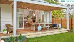 在房子周边、院子里或花园里使用木头搭建的露台创意