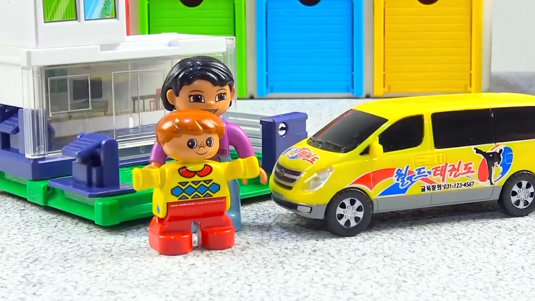 用太空沙制作小猪佩奇的银行卡,一起去消费吧