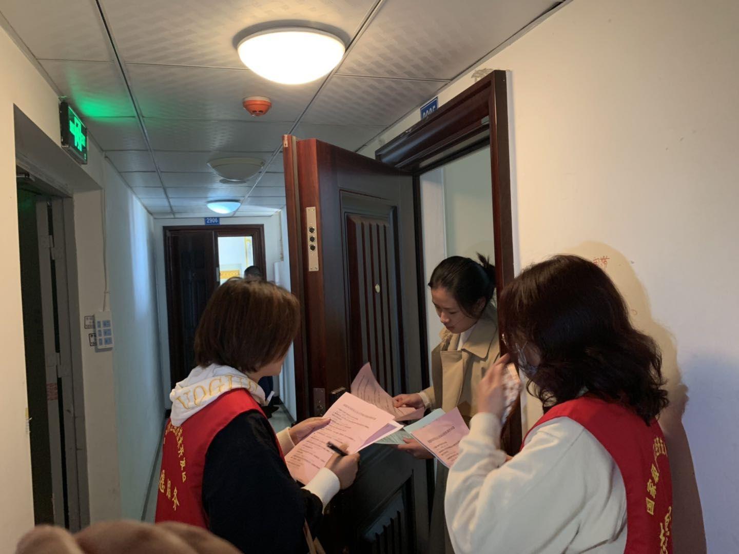入户走访百分百 问卷调查助创文