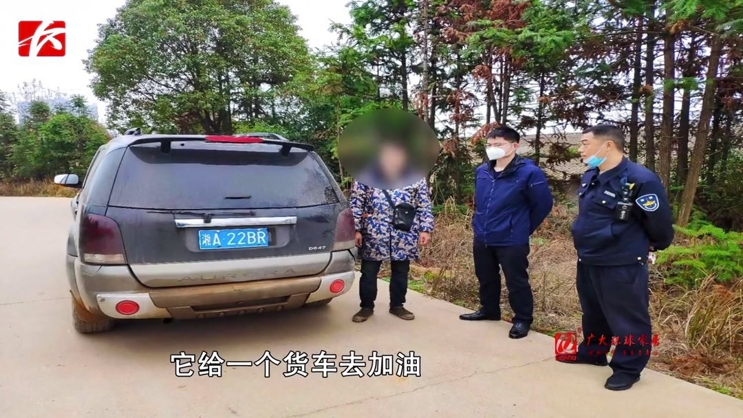 越野车内装大量柴油上路加油,交警拆除“定时炸弹”