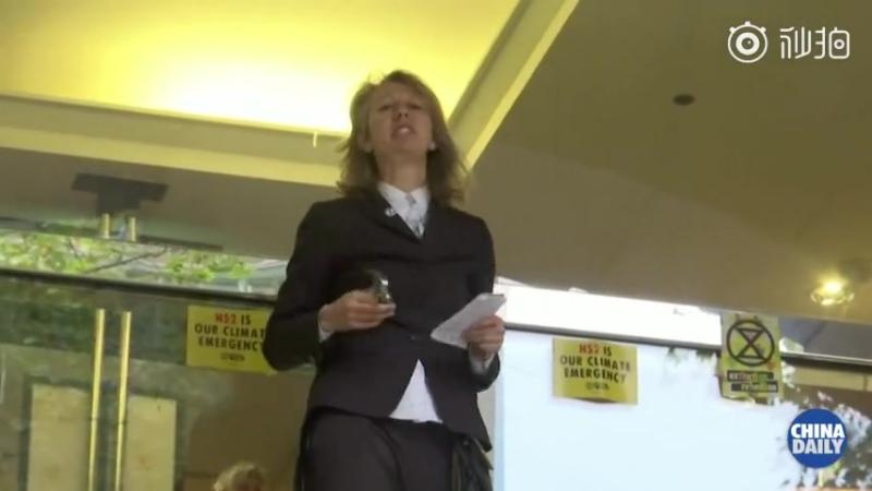 【伦敦抗议活动10天内1642人被捕】当地时间16日,环保组织“反抗...