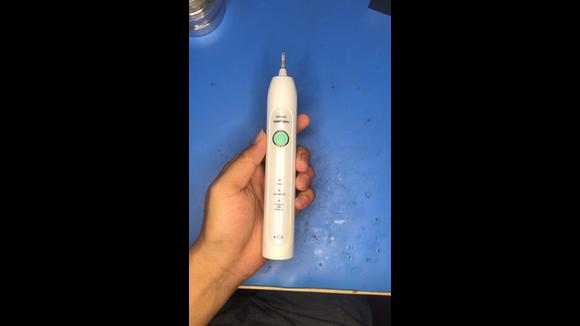 飞利浦电动牙刷维修HX6730拆机视频教程