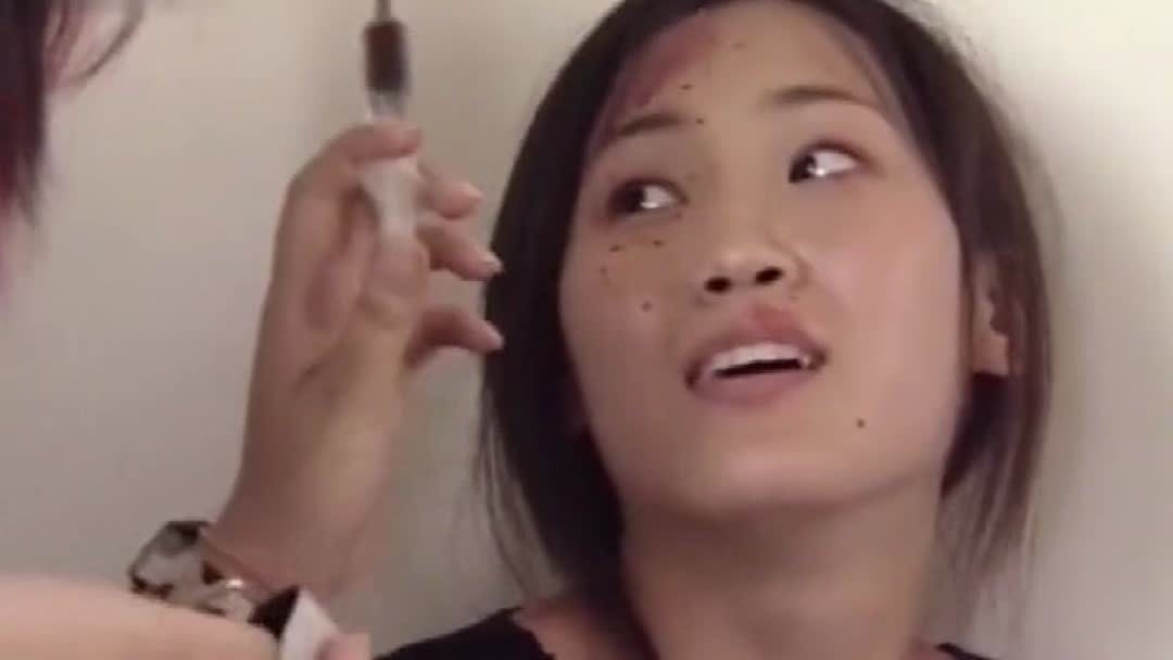 红问号:艾滋病用注射器抽血,见人就扎,简直丧心病狂