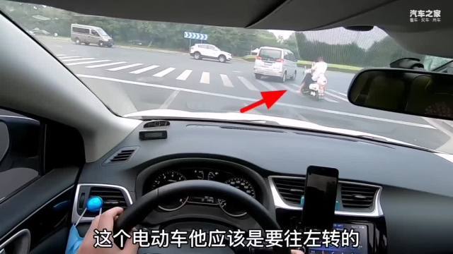 有左转等待区的路口该怎样掉头?实车演示,这才是正确做法