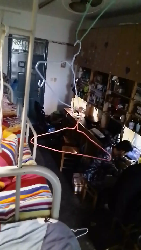 即将毕业的大学生宿舍日常