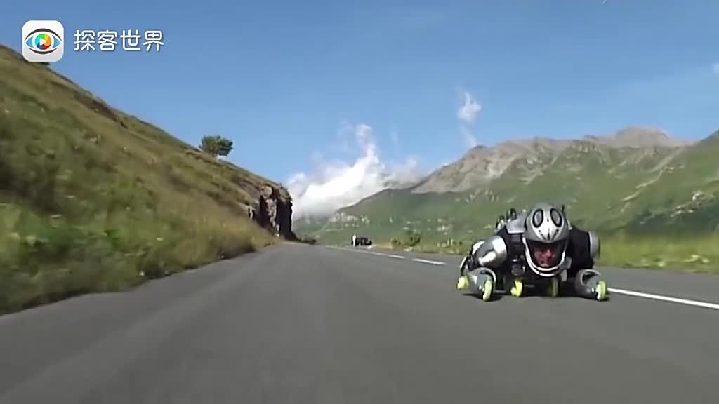 全身装满32轮子,时速达126,这个人“滚”的竟然比汽车还快