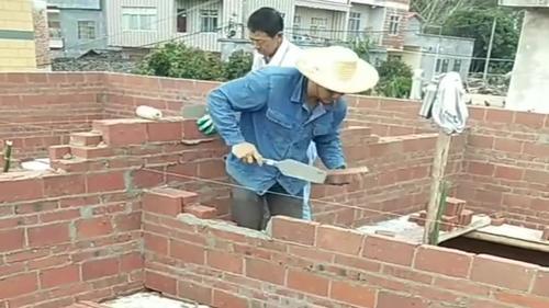 这才是最标准的砌砖法,那些二把刀见了,都得喊师傅!