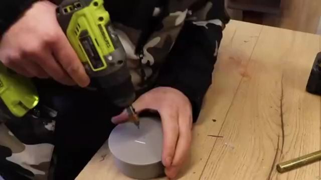 老外把角磨机这样改装一下,变得很实用,发明者真是脑洞大开