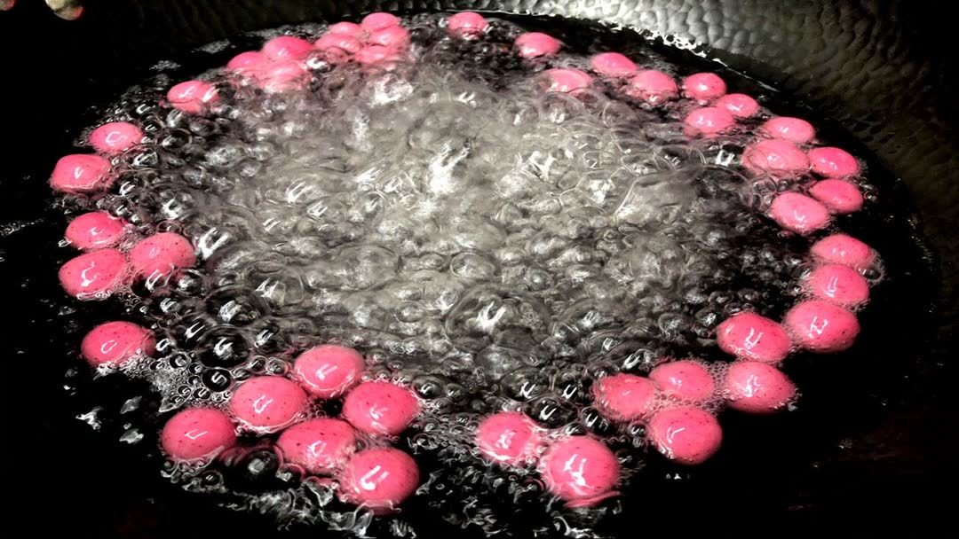 农村姑娘在家自制珍珠奶茶,不用红糖,原来这才是最正宗的做法