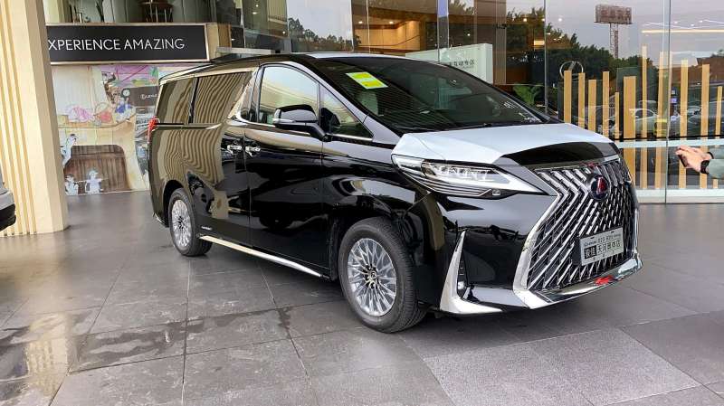 体验雷克萨斯LM 落地超过200万的商务车