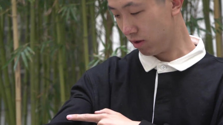 小哥哥又来教学街舞动作了,简单易学,看一遍就学会了呢。