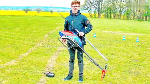 RC就服这种直升机航模特技表演,太快了