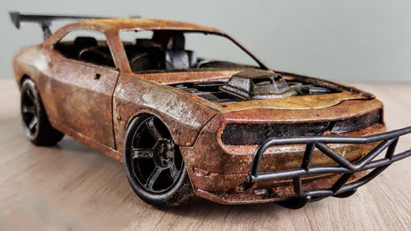 小伙捡到一辆废弃的车模型,精心修复一番后,不料太炫酷了!