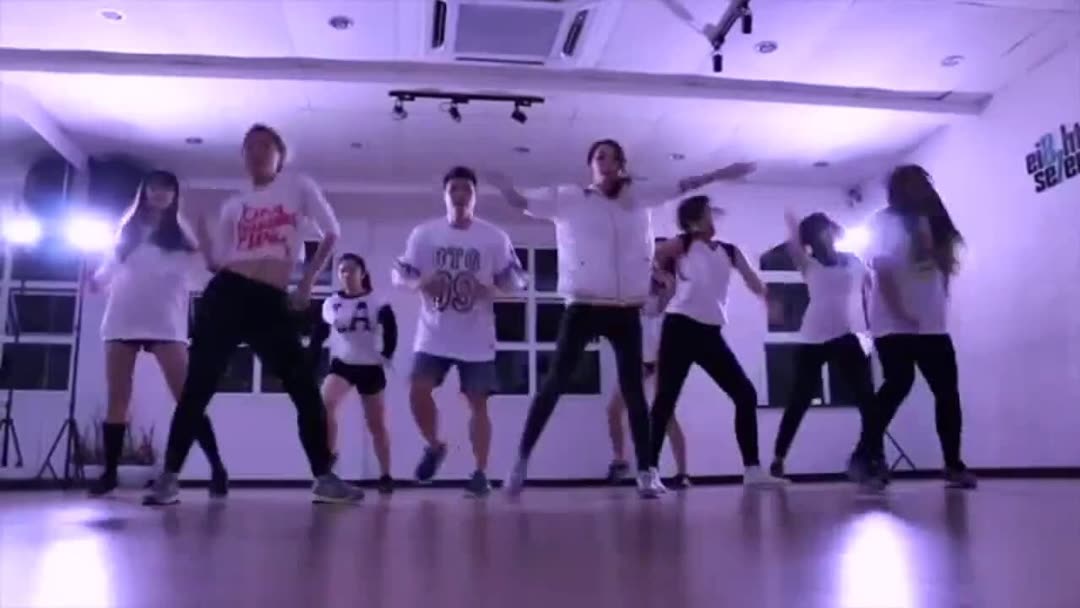 目前网上最火的舞蹈完整版教学!