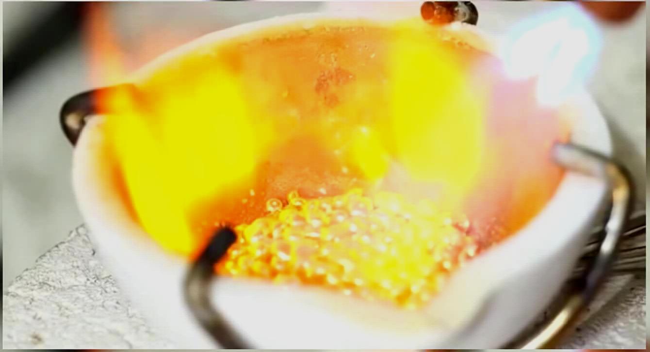 熔化后的黄金倒入模具,居然能变成一枚戒指,好像知道了戒指来历