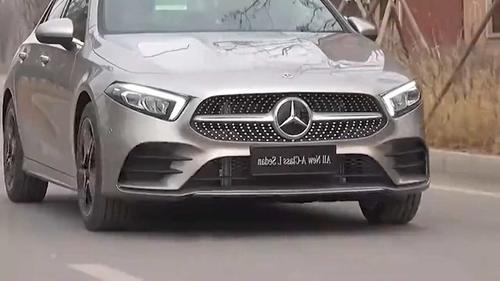 三个月的新奔驰天窗爆裂,4S店:你找第三方检测再和我对话