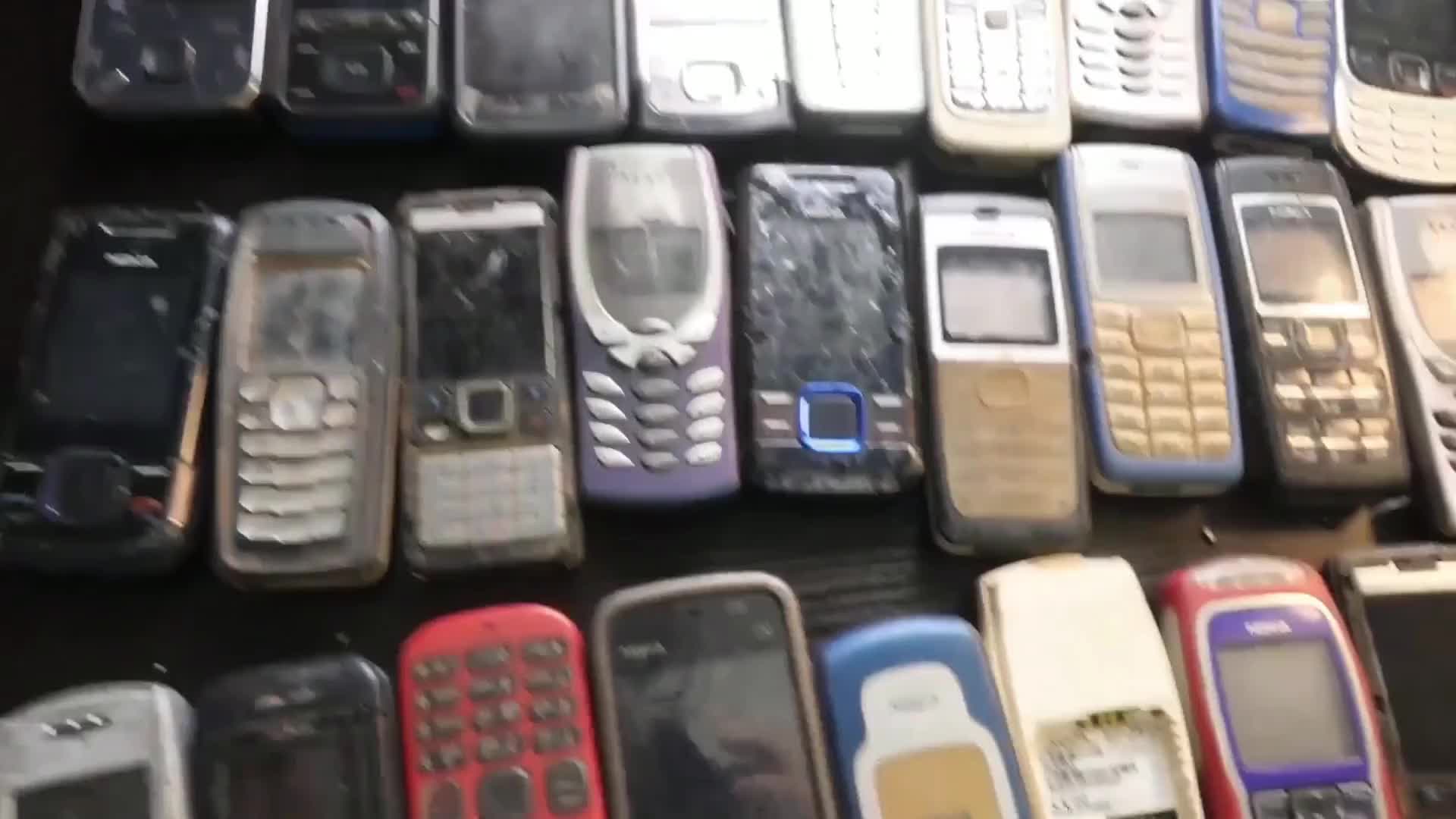 小伙花一千元买100部手机,能提炼出多少黄金?是赚还是亏?