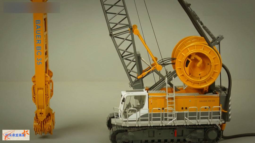 【工程机械比例模型】德国宝峨MC96负载吊 配BC35挖沟机 比例模型