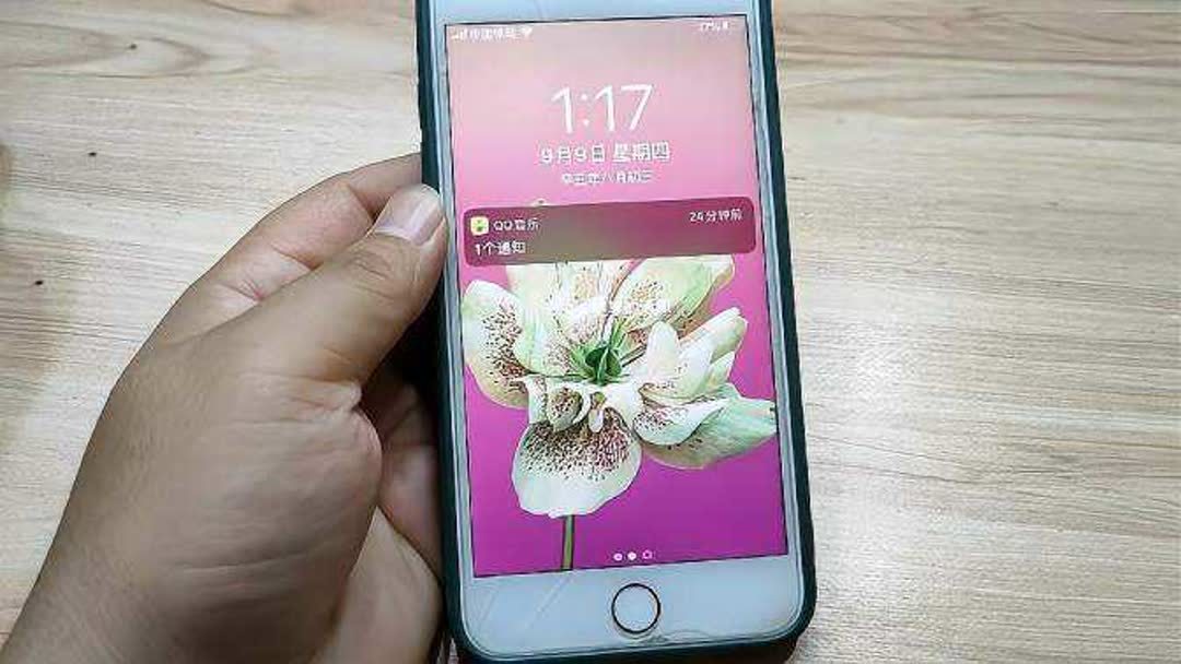 苹果手机突然黑屏无反应,以为坏了,最后用了这个方法就搞定了