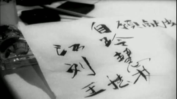 冯师傅送来取皮机,众人又纷纷签名献皮,这位伤员真是太伟大了!