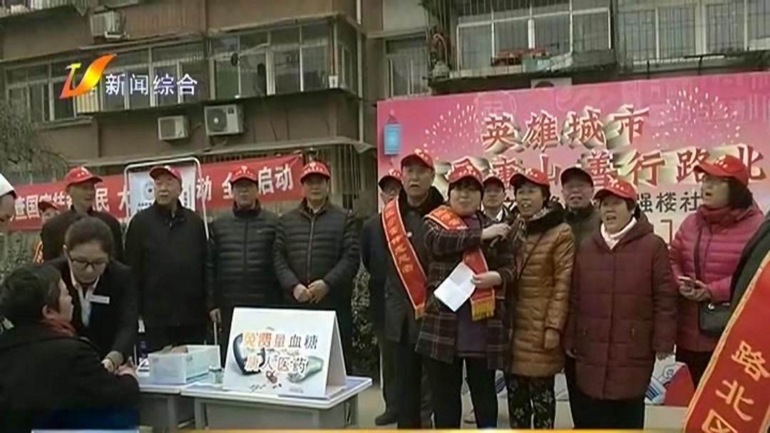 便民服务进社区 雷锋精神在身边