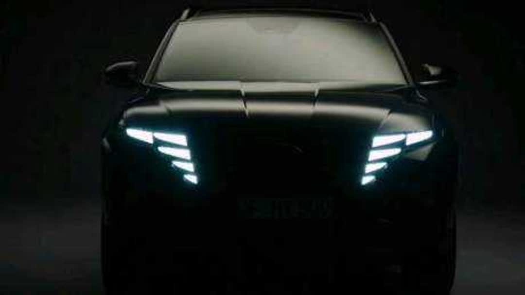 全新设计的现代途胜来了,大灯威武