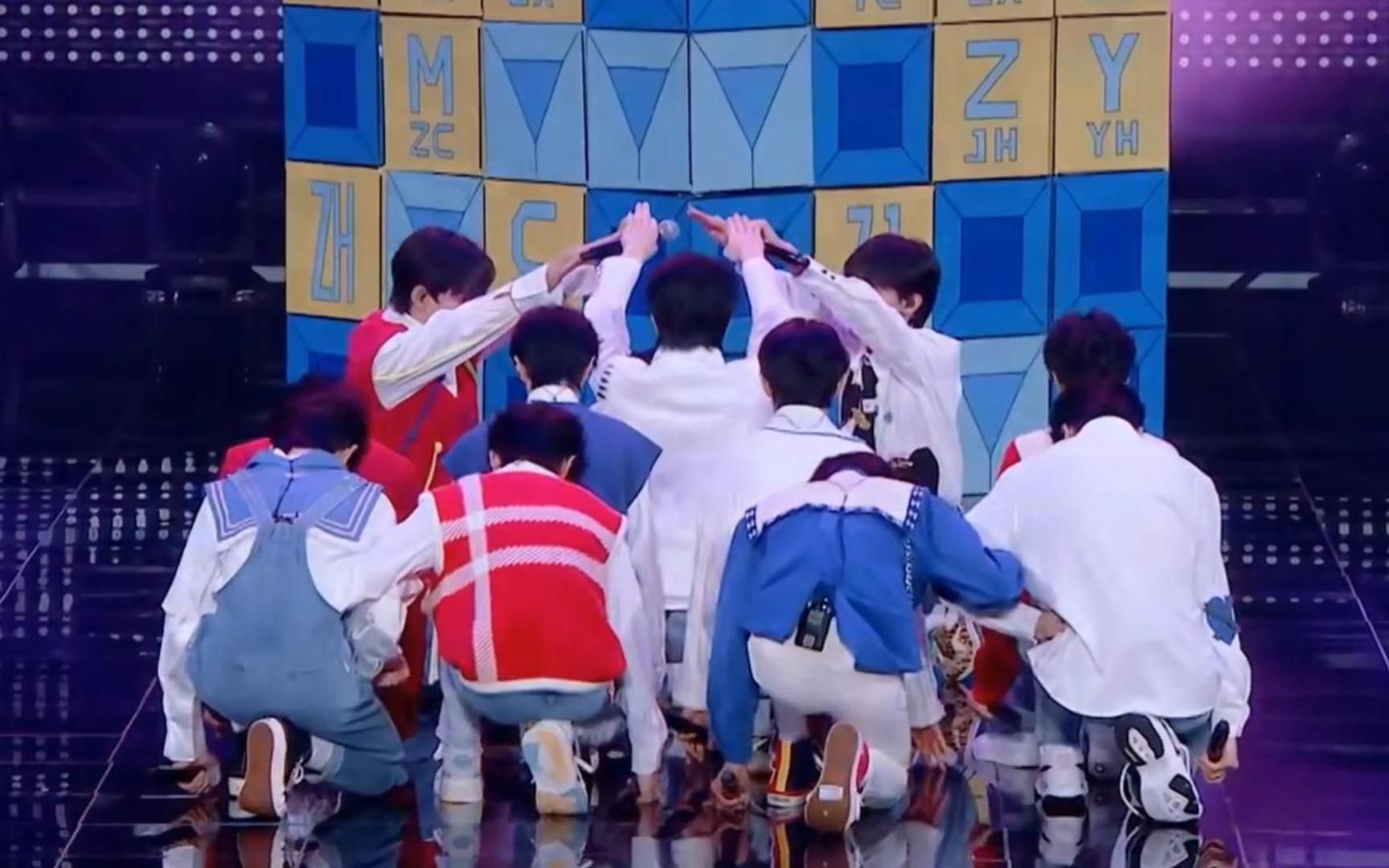 【TF家族三代+小宝直拍reaction】新年音乐会节目质量还是不错的,能...