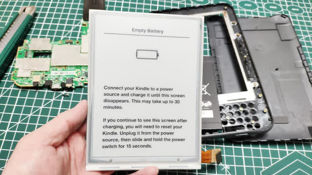 拆了一个亚马逊Kindle电纸书,断电了还能显示.