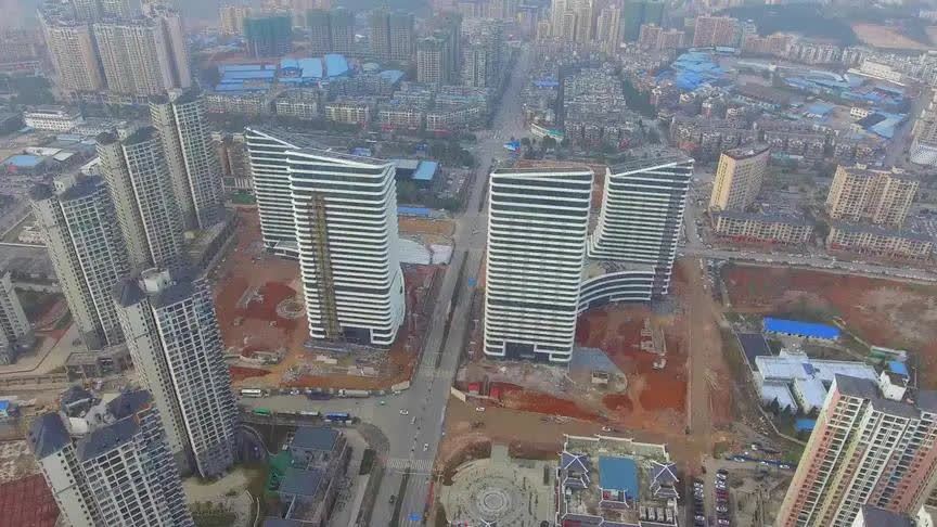 航拍贵州一个县级市,近几年发展很快,贵州极具发展潜力的城市