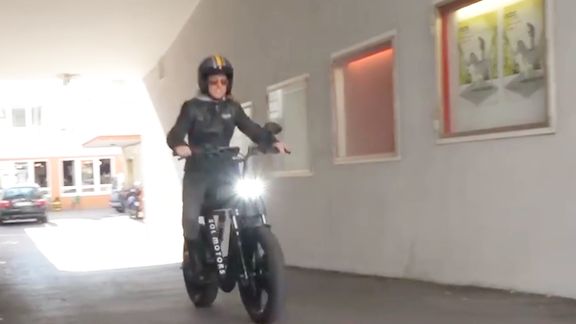 4万块买一辆电动车,你见过吗?德国这款电动车,时速80公里!