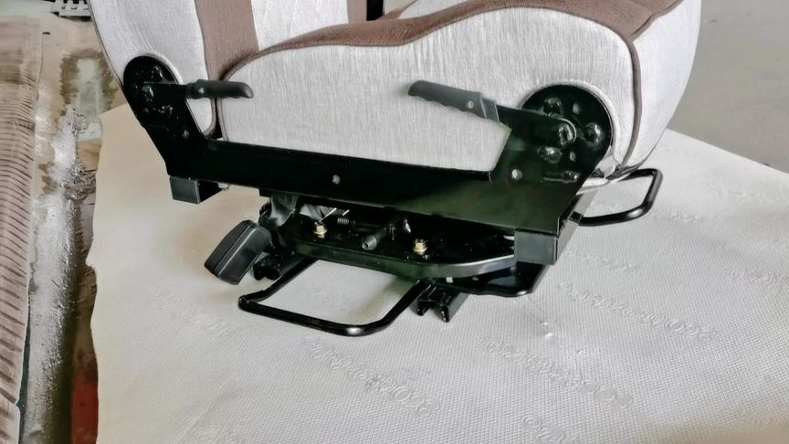 副驾驶座椅,前后左右移动,360度旋转#欧特流马 #牧马人改装