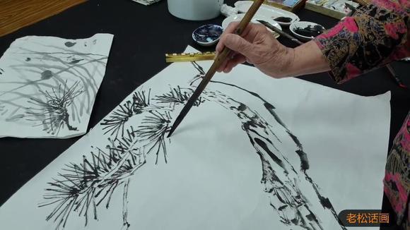 国画教程:写意松树的画法演示