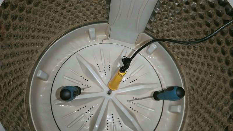 全自动洗衣机拆卸转盘轮看看怎么拆卸下来