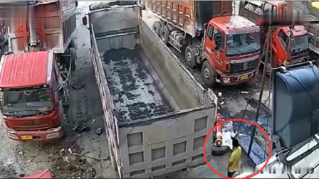 小伙修车发生意外,要不是监控,真是难以置信