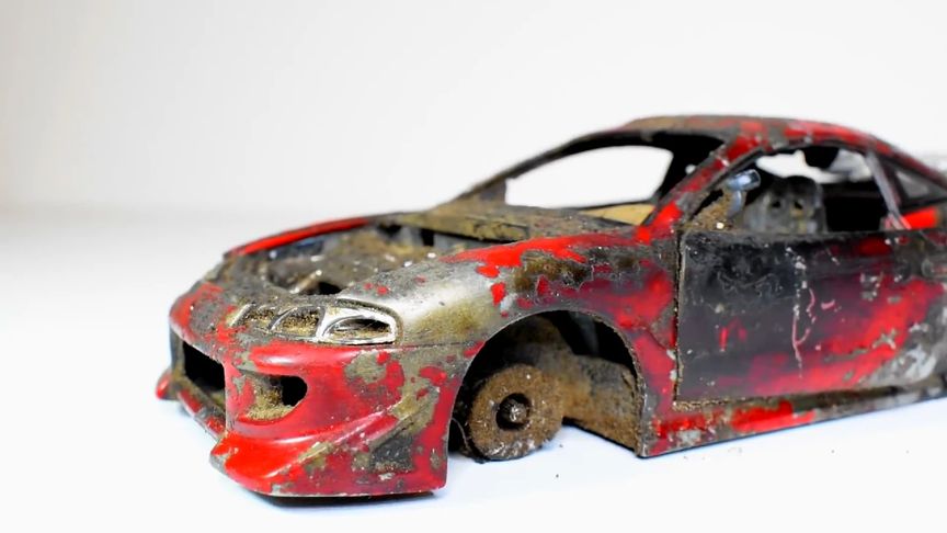 翻新一辆报废的车模型,修复后价值至少翻了一倍