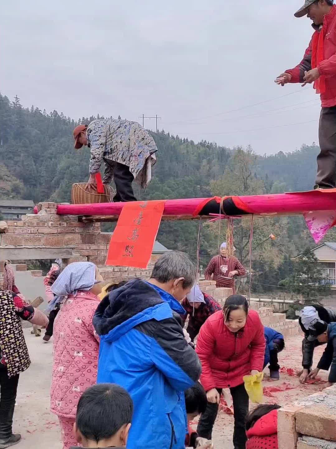 抛糍粑传统习俗农村生活进新房