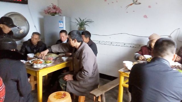 随手记:老表给七姨庆生,炒了两大桌菜,不愧为大厨