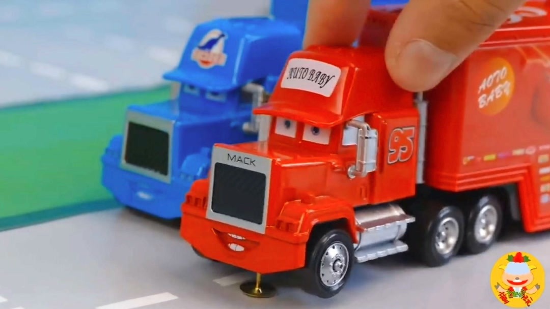 超大超炫擎天柱卡车运输玩具汽车模型