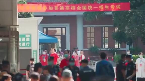 教育部通报高考生拍试卷上传:考中个人作弊,手机藏于手拿薄衣内