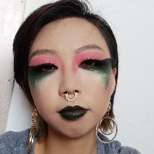 浪费化妆品专业户 