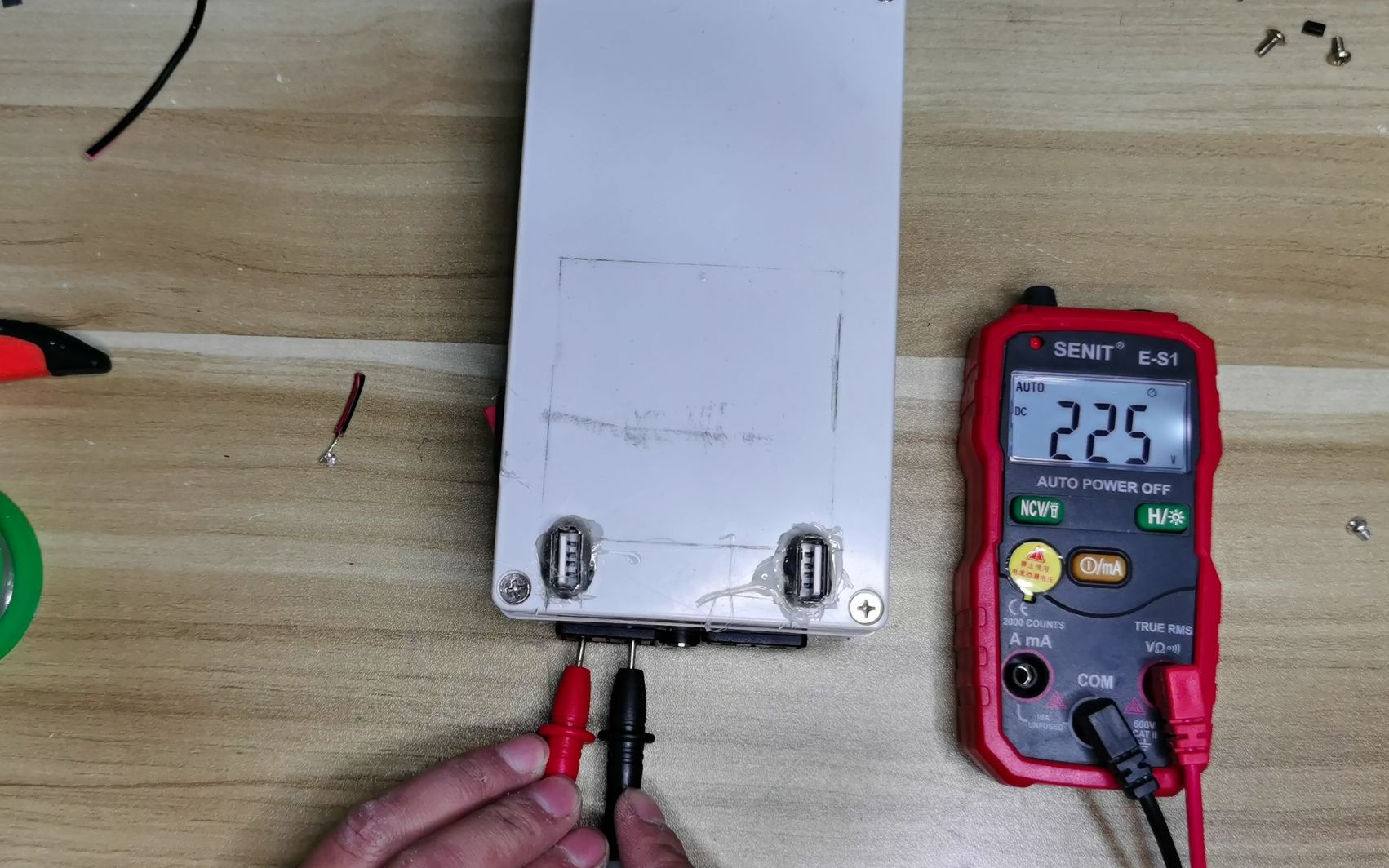 虚标逆变器改造成砖头一样大的移动电源,功能强大,携带方便