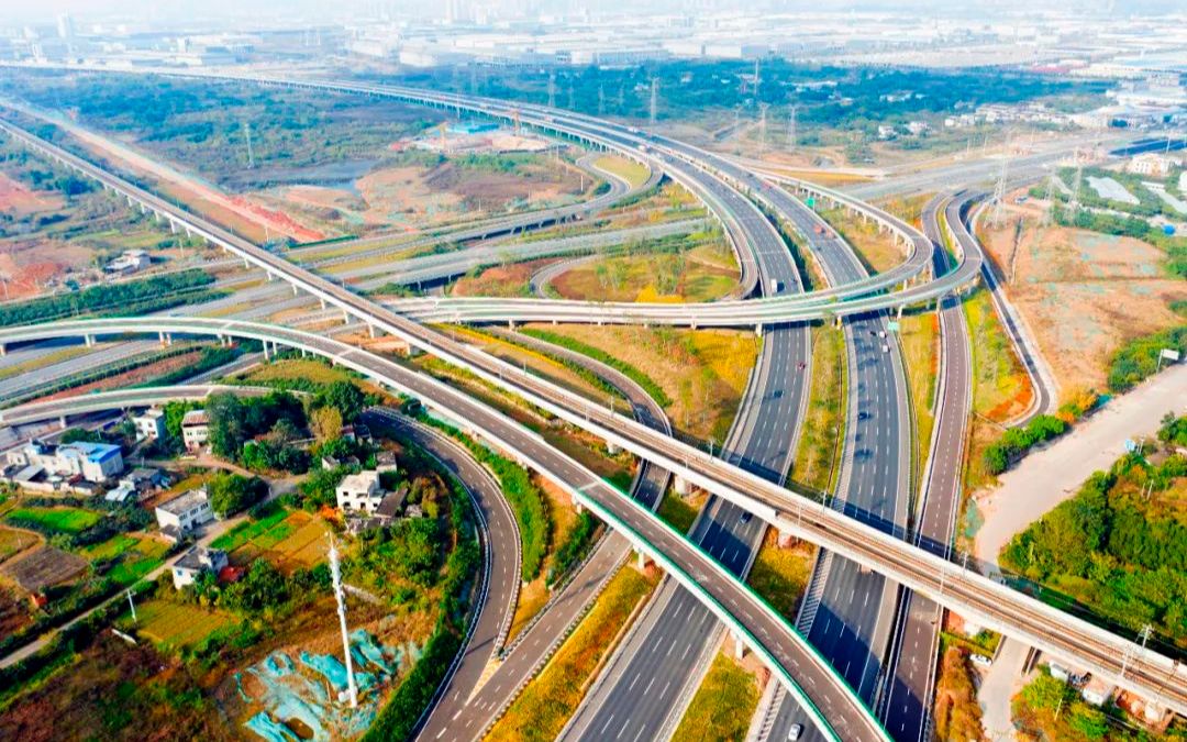 天府国际机场高速公路正式运营收费