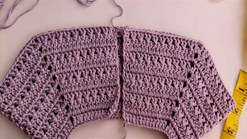 如何用钩针编织儿童毛衣上部分,领口起针,集中加针形成4条茎